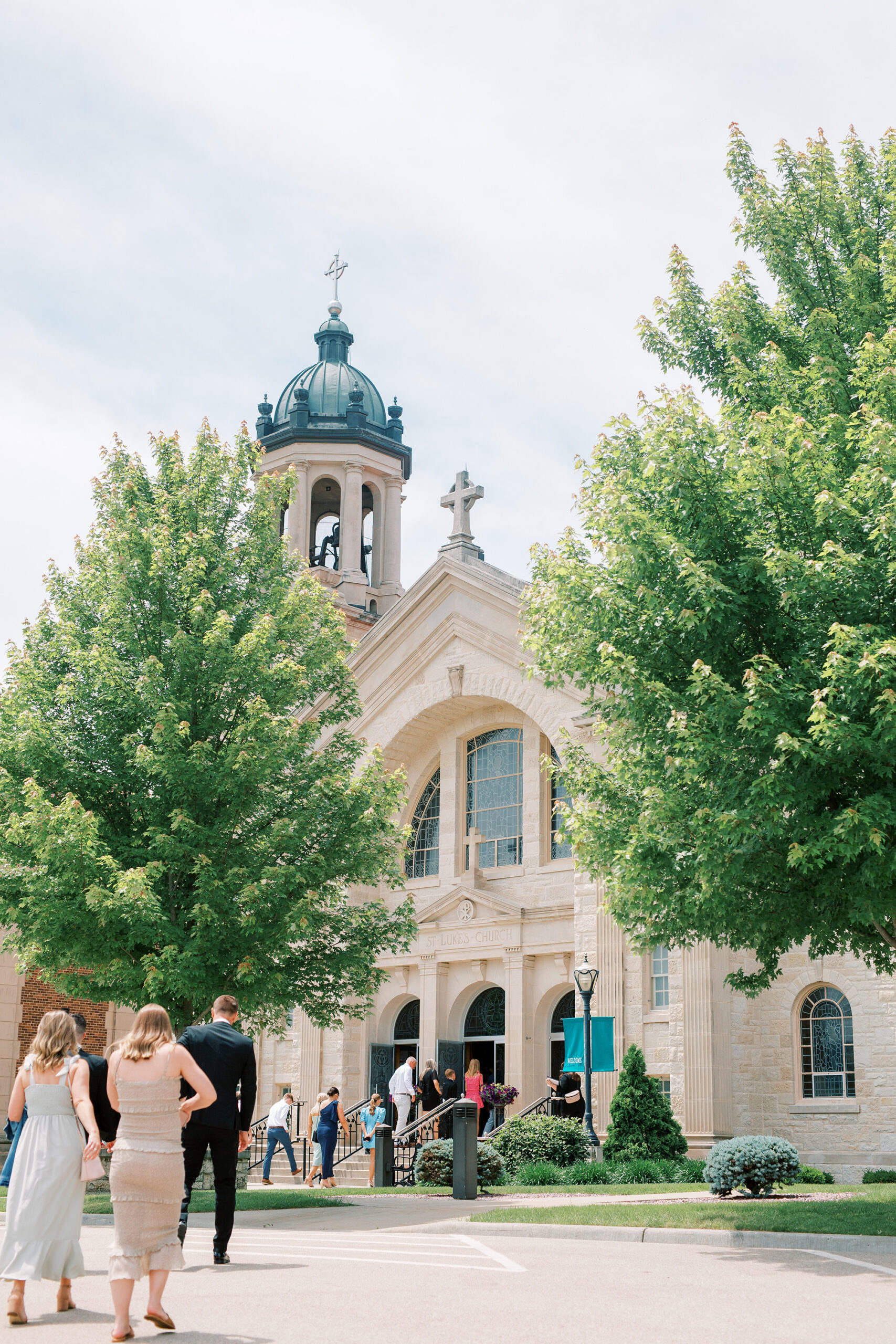 A Timeless Tented Affair in Wisconsin's Countryside - elevate-events.com