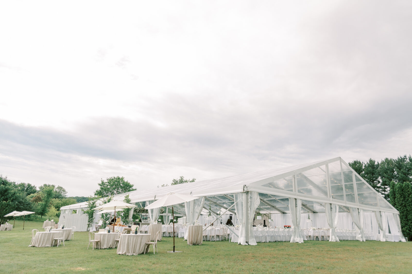 A Timeless Tented Affair in Wisconsin's Countryside - elevate-events.com
