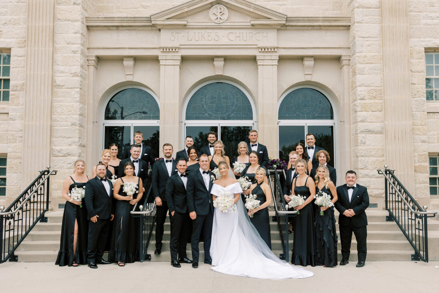 A Timeless Tented Affair in Wisconsin's Countryside - elevate-events.com