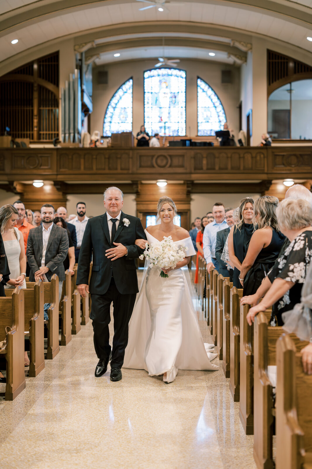 A Timeless Tented Affair in Wisconsin's Countryside - elevate-events.com