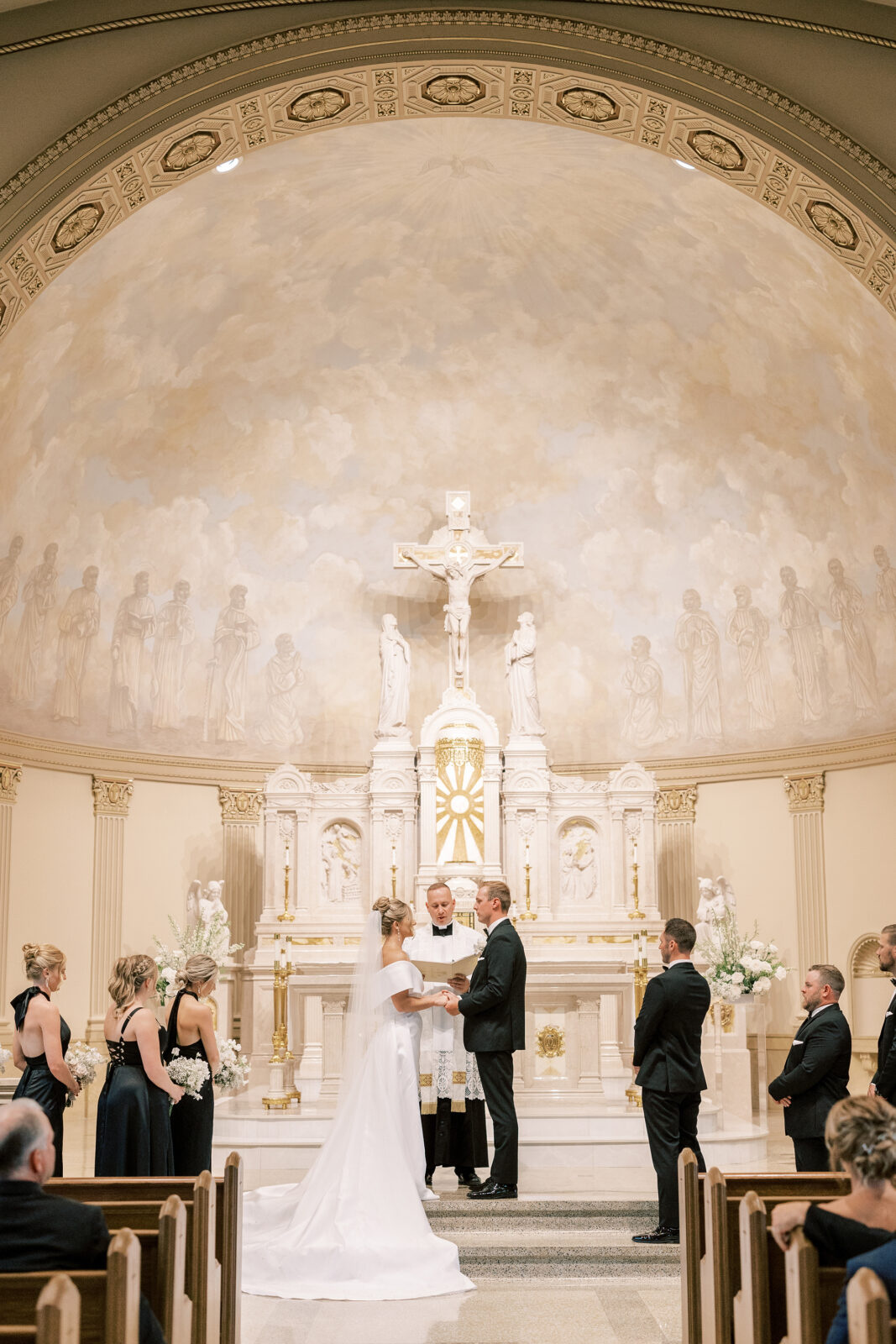 A Timeless Tented Affair in Wisconsin's Countryside - elevate-events.com